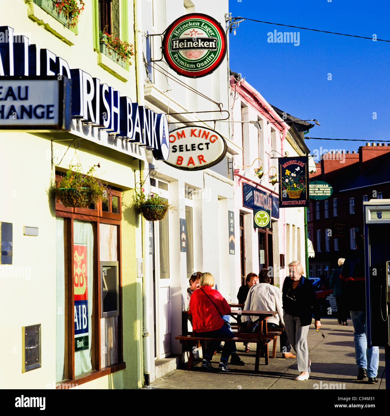 Barrooms hi-res stock photography and images - Alamy