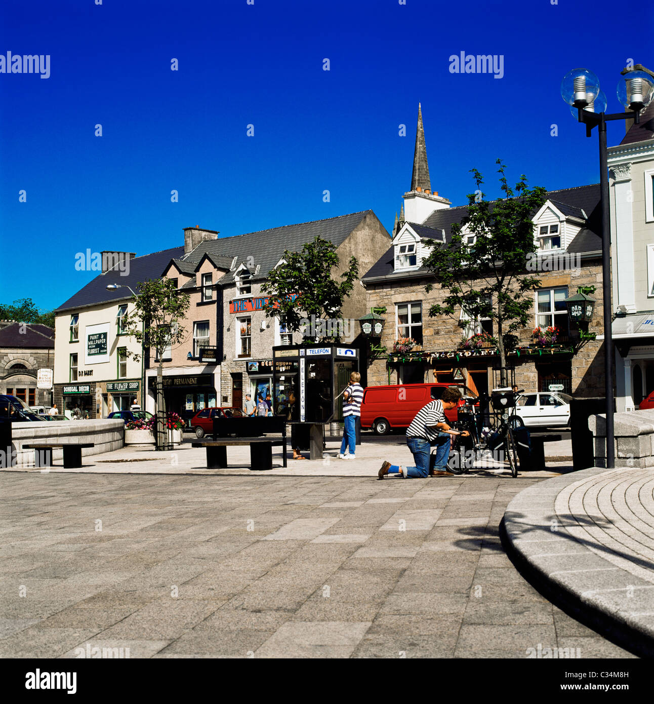 Donegal town centre hi-res stock photography and images - Alamy