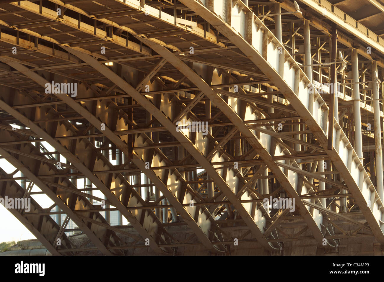 Steel truss building hi-res stock photography and images - Alamy
