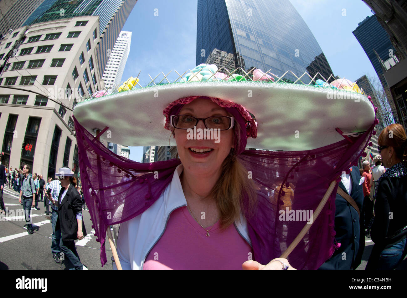 Thousands turn out on a warm and sunny Easter Sunday in New York on ...