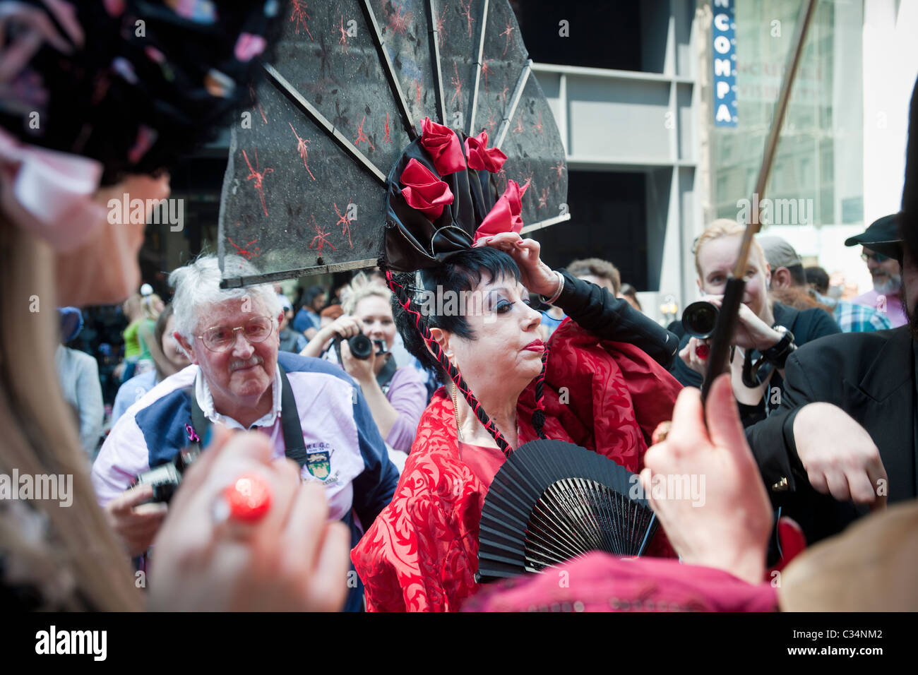 Thousands turn out on a warm and sunny Easter Sunday in New York Stock ...