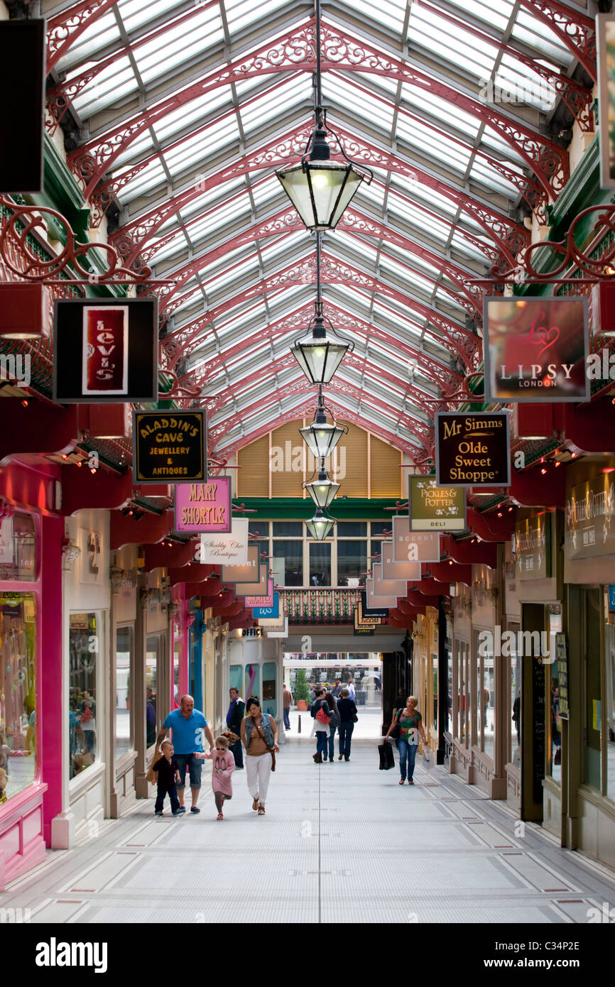 Queens arcade leeds hi-res stock photography and images - Alamy