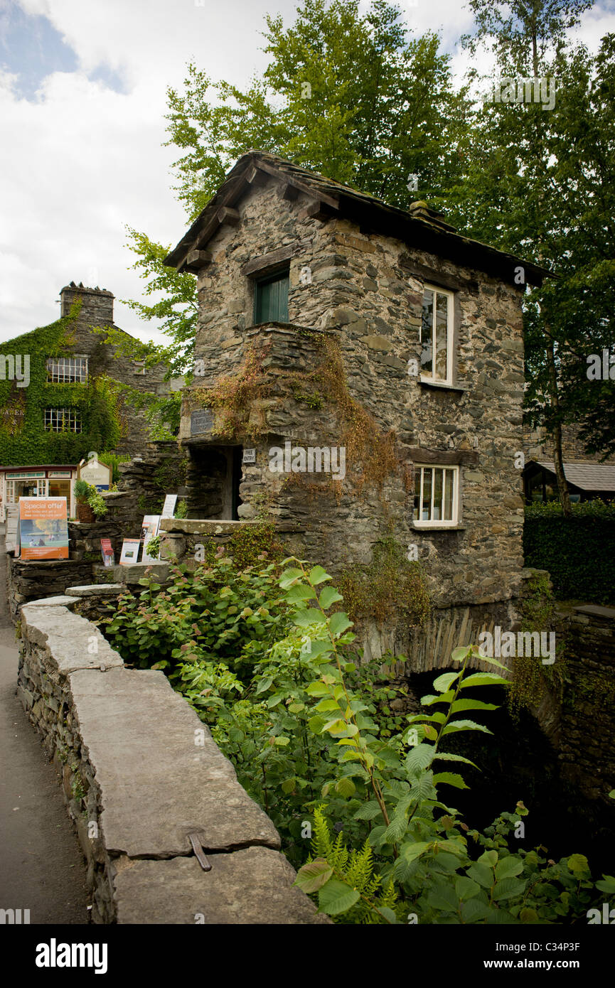 Ambleside bridge house hi-res stock photography and images - Alamy