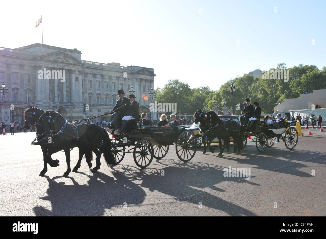 Kate and william wedding carriage hi-res stock photography and images ...
