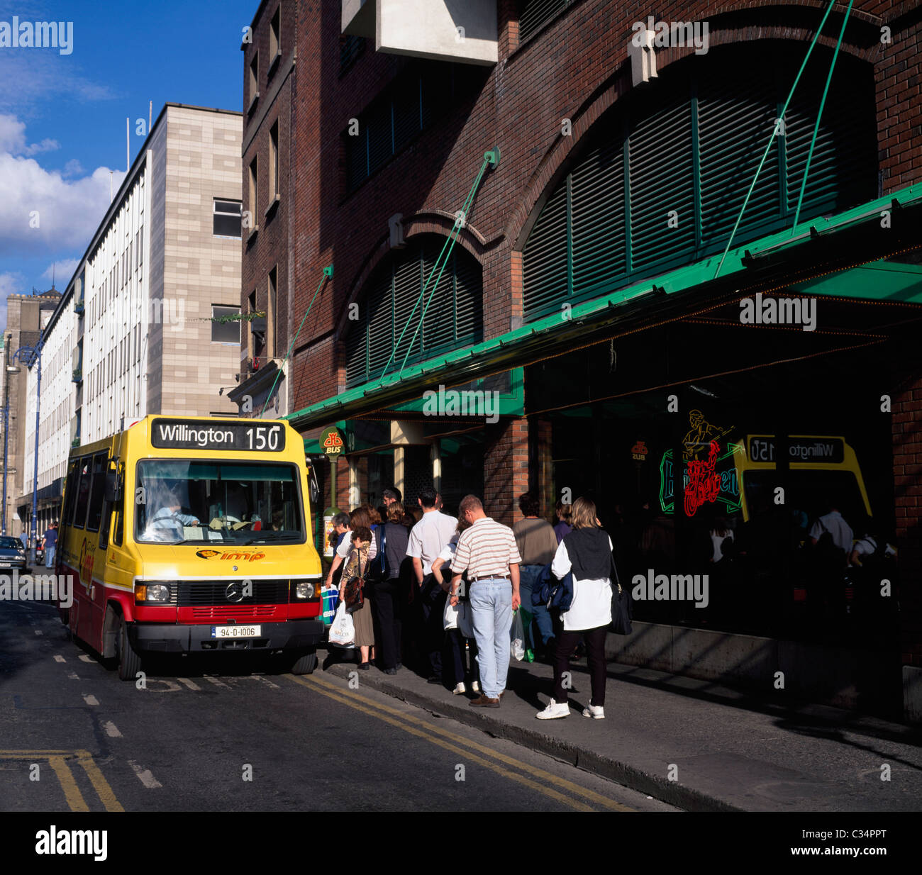Bus stop bar street hi-res stock photography and images - Alamy
