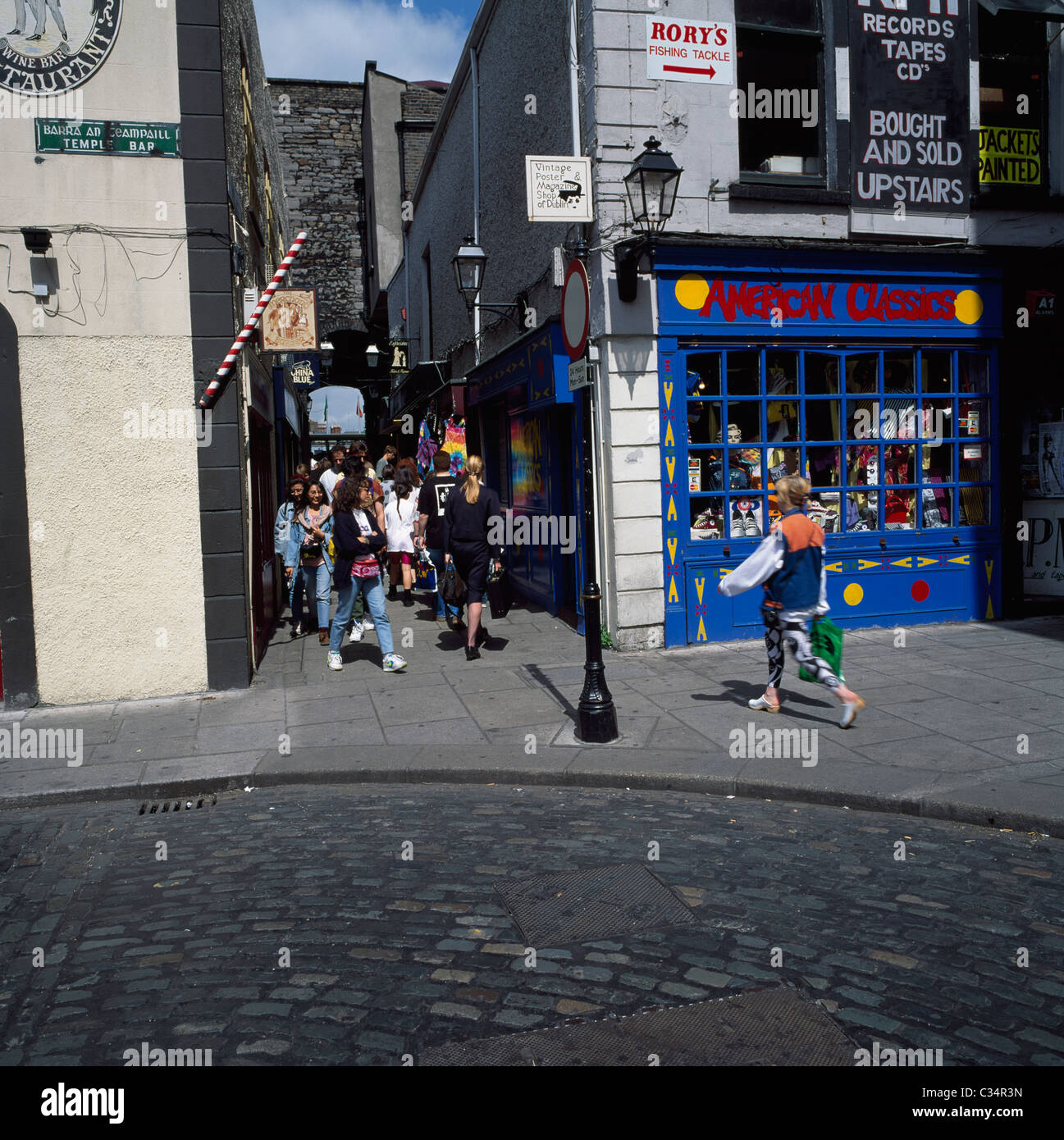 Street scenes temple bar hi-res stock photography and images - Alamy