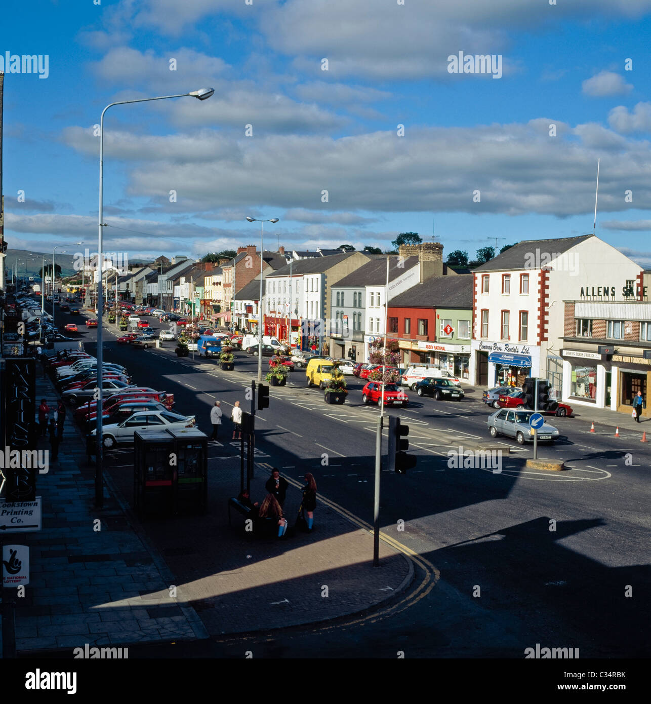 Buildings cars background hi-res stock photography and images - Alamy