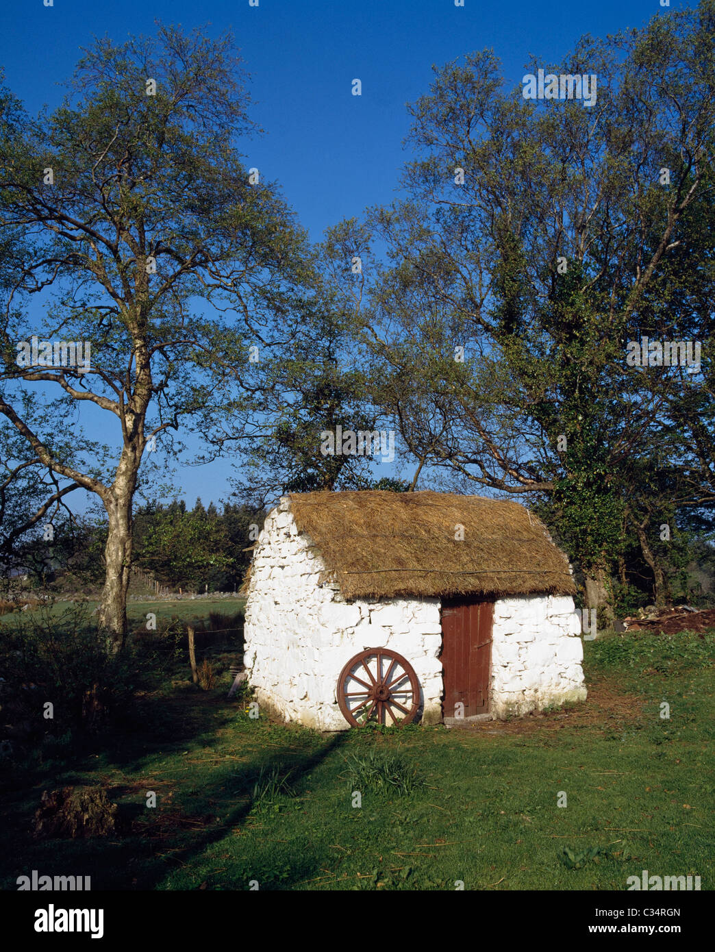 Traditionally Thatched Small Hut Stock Photo - Alamy