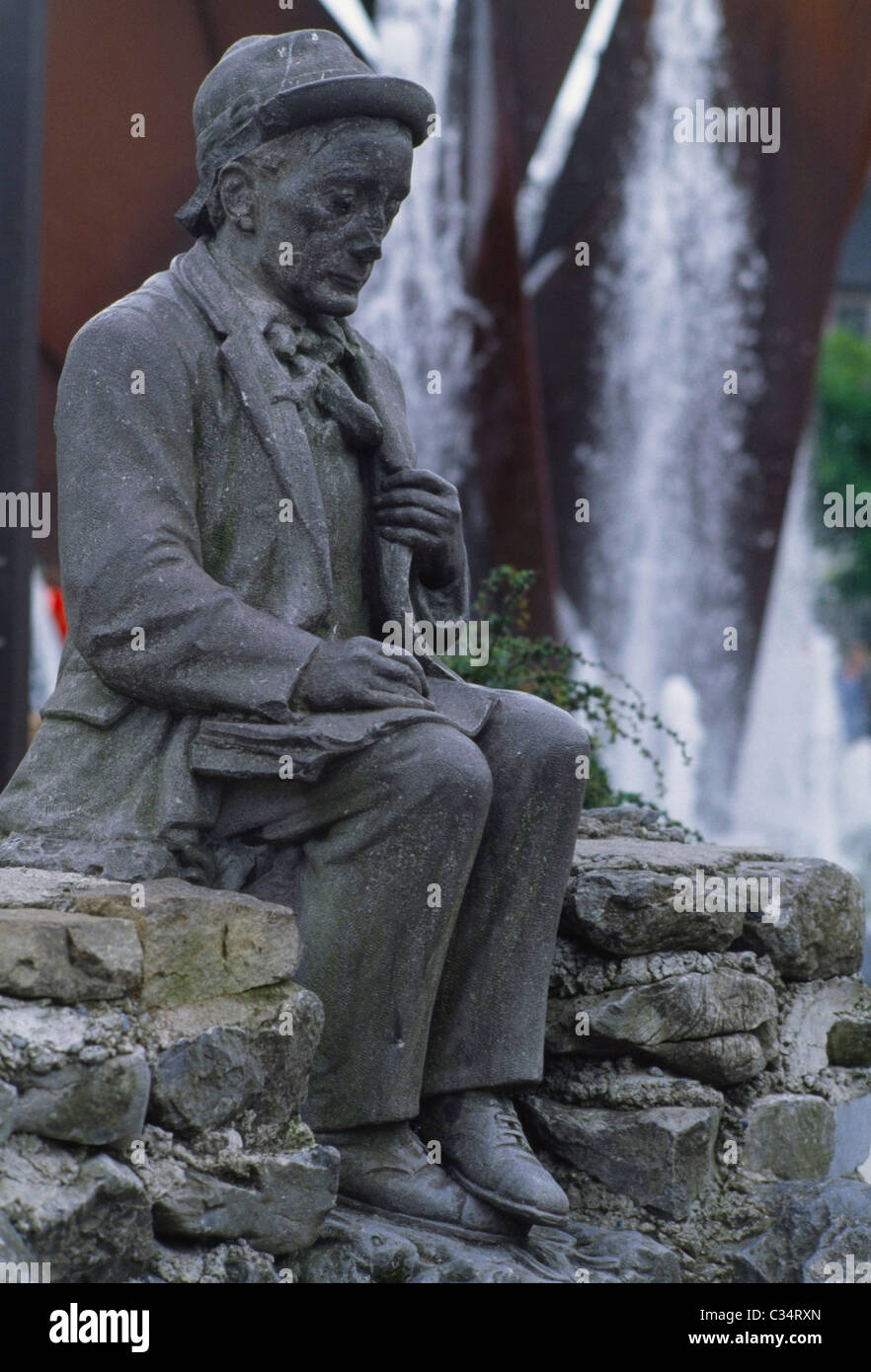 Galway sculpture eyre square galway hi-res stock photography and images ...