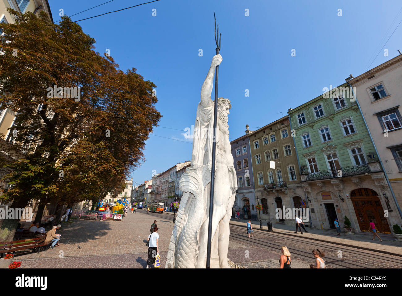 Neptune statue and pedestrians, Rynok Square, city centre, L'viv ...