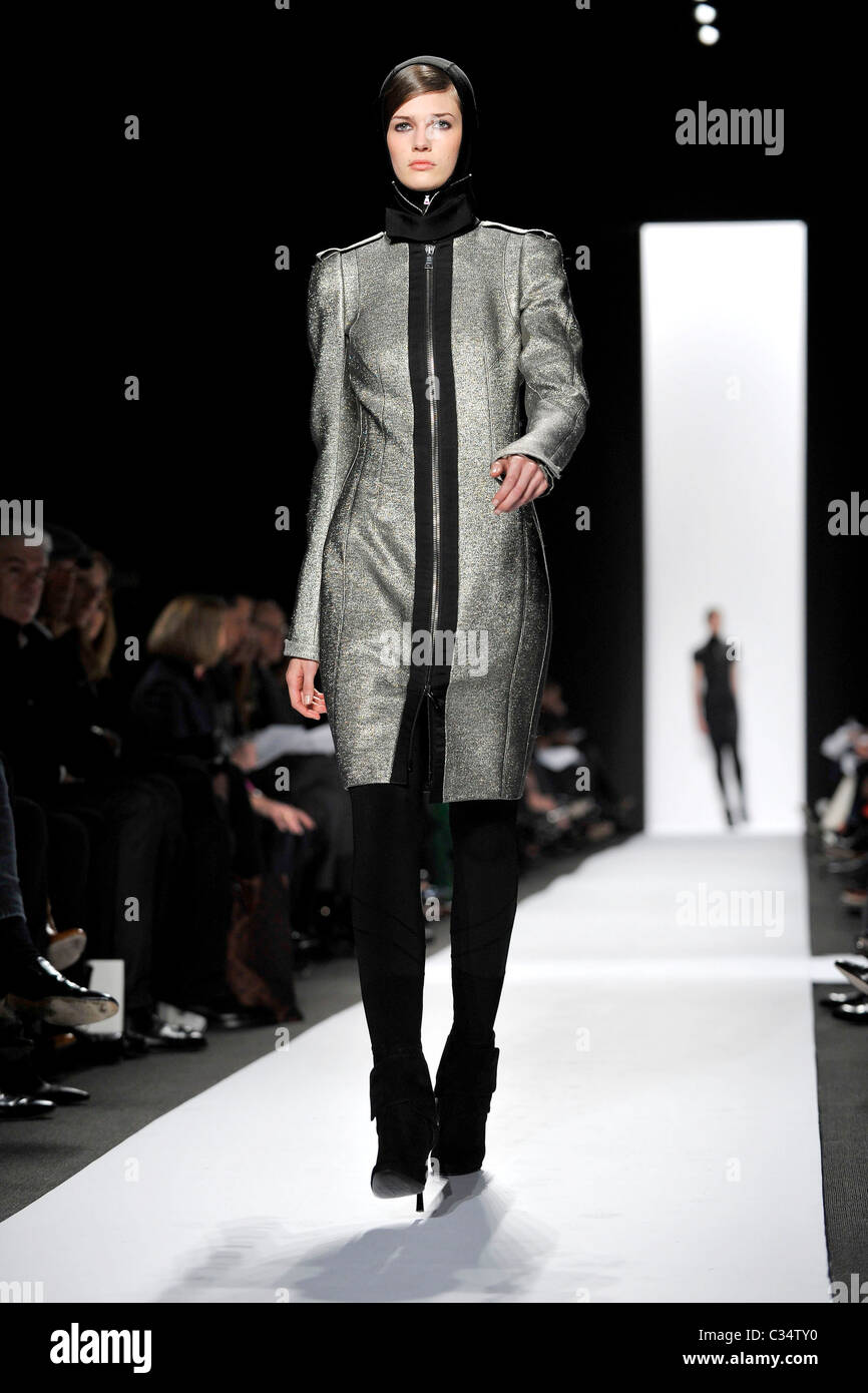 Model Mercedes-Benz IMG New York Fashion Week Fall 2009 - Narciso ...