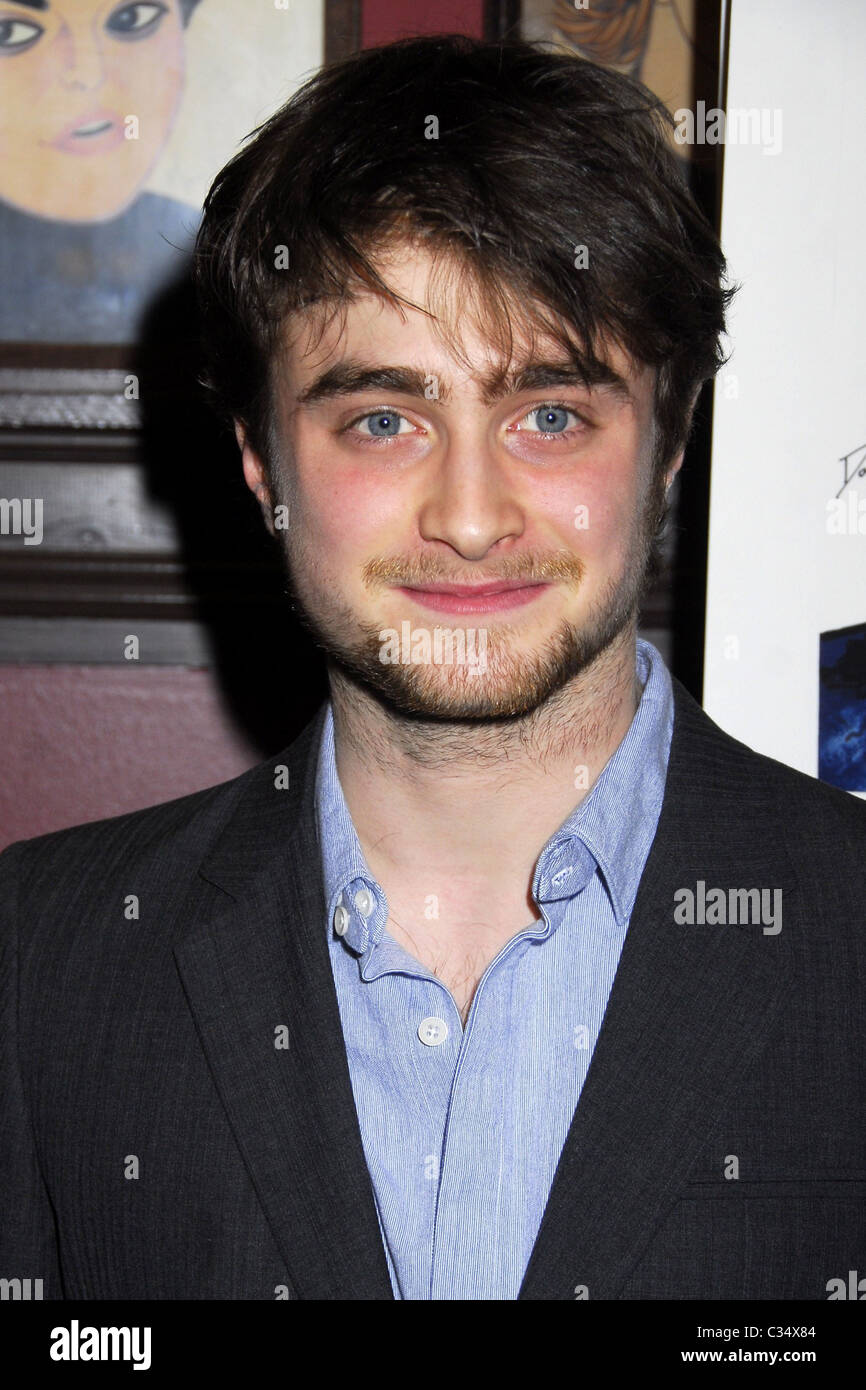 Daniel Radcliffe receives his portrait celebrating his performance in ...