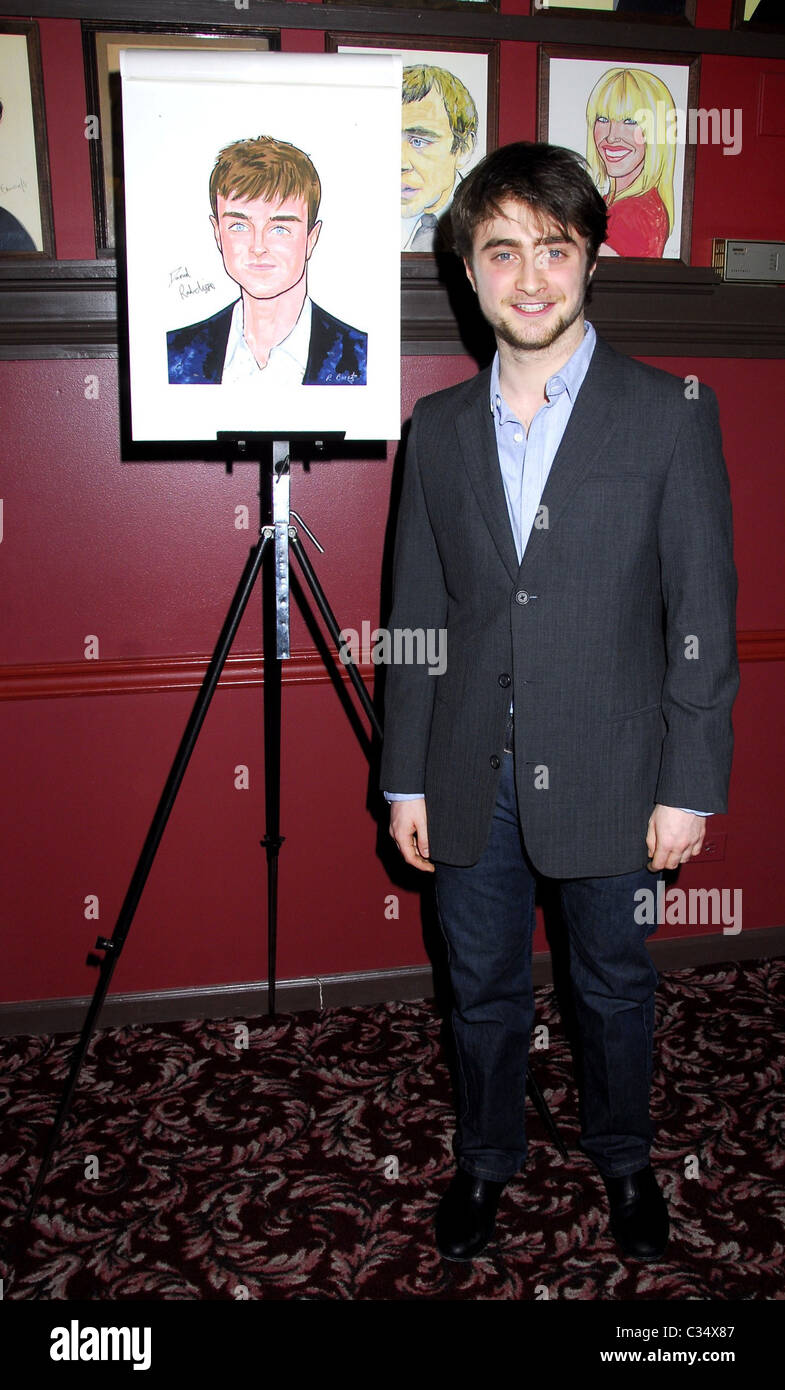 Daniel Radcliffe receives his portrait celebrating his performance in ...