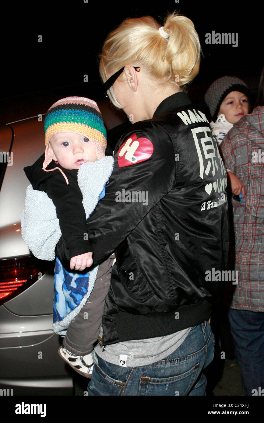 Gwen Stefani plays with Zuma Rossdale in a Beverly Hills park Los ...