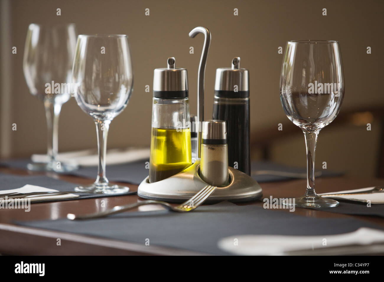 Restaurant place setting hi-res stock photography and images - Alamy