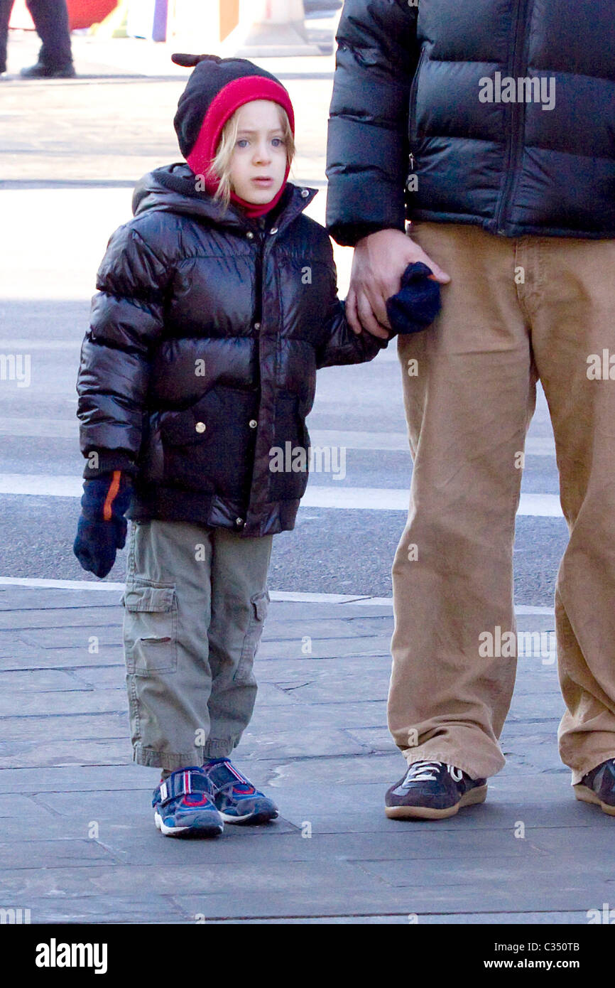 James Wilkie Broderick holding father Matthew Broderick's hand out and ...
