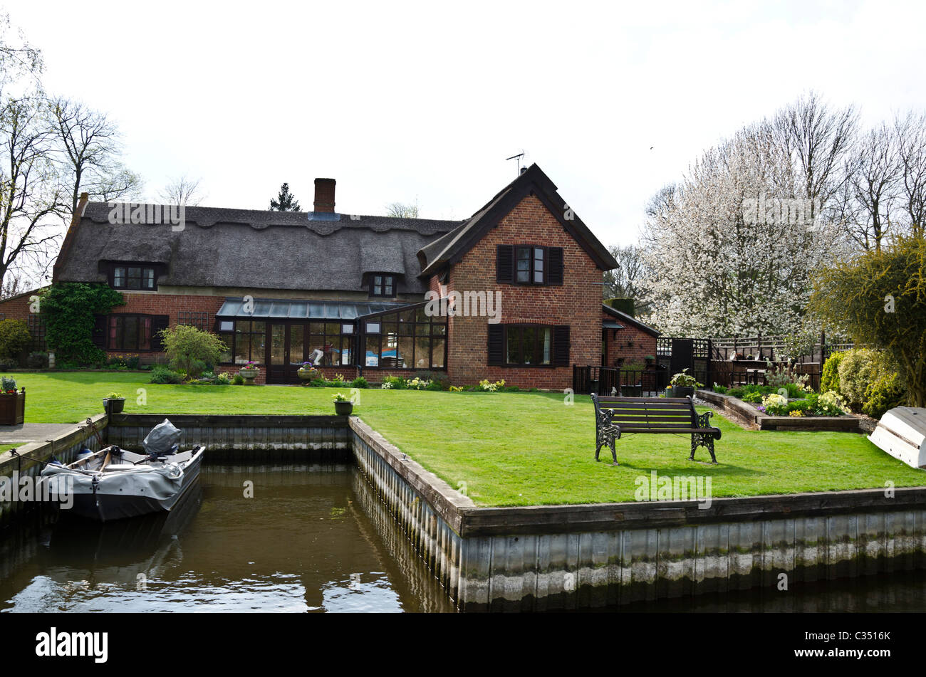 Water frontage hi-res stock photography and images - Alamy