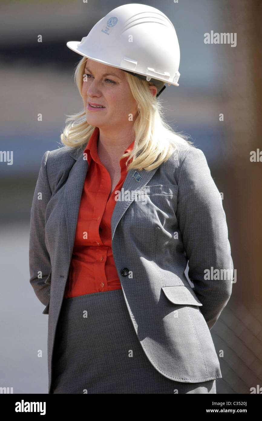 Amy Poehler on the set her new show 'Parks and Recreation' filming in ...