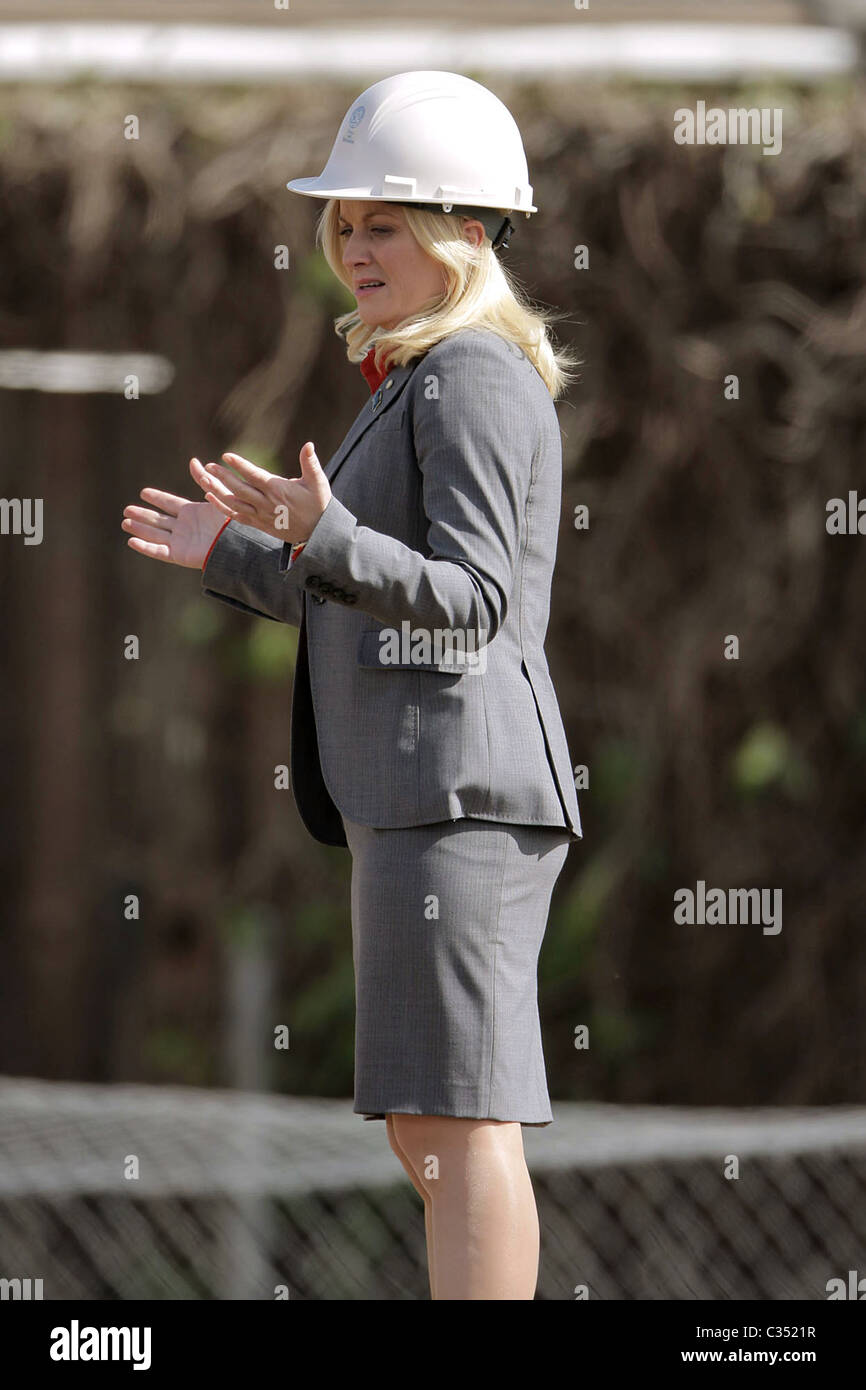 Amy Poehler on the set her new show 'Parks and Recreation' filming in ...