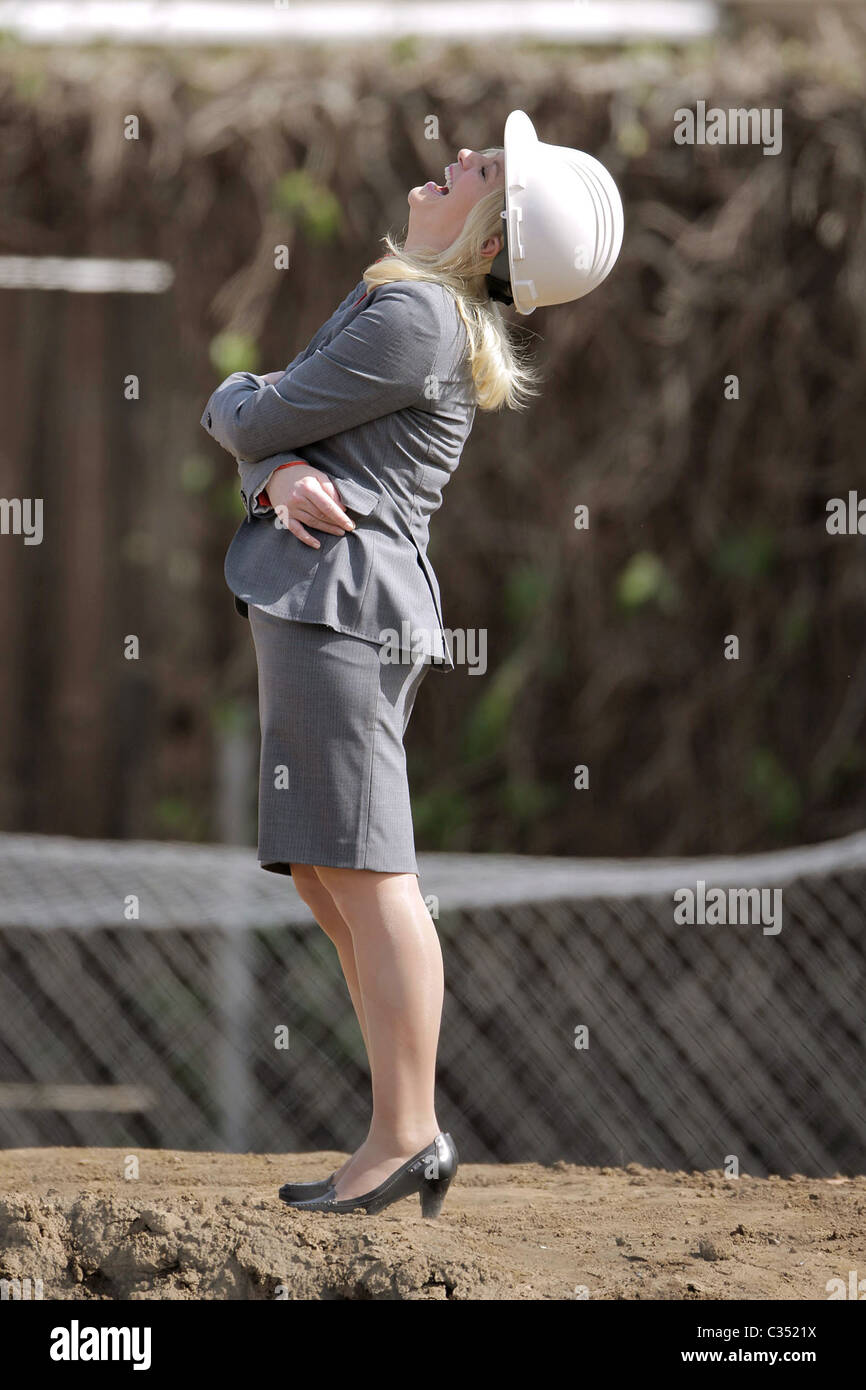 Amy Poehler on the set her new show 'Parks and Recreation' filming in ...