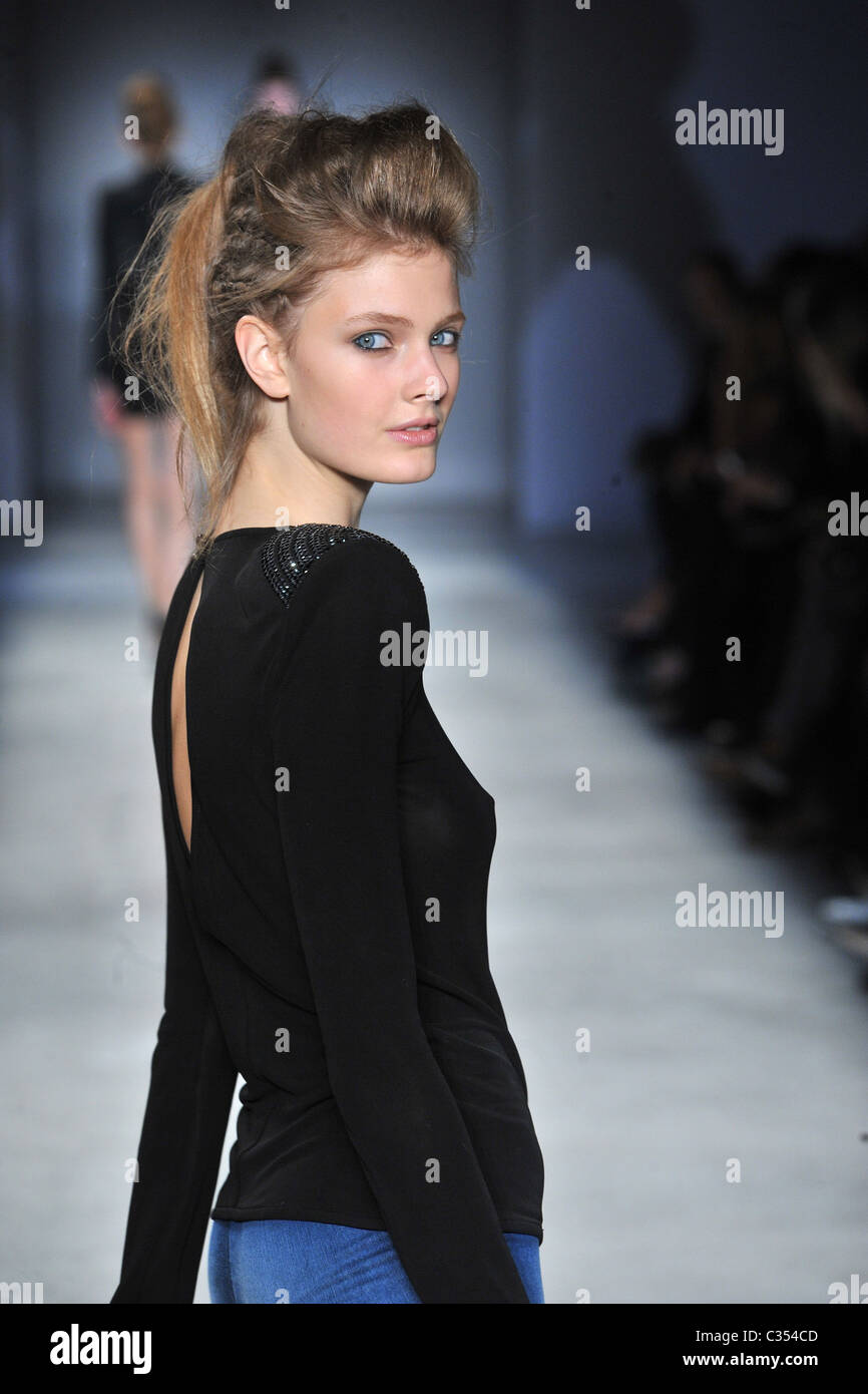 Model London Fashion Week Autumn/Winter 2009 - Twenty8Twelve- Catwalk ...