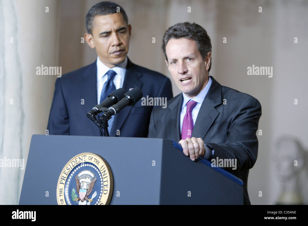 U.S. President Barack Obama and Treasury Secretary Timothy Geithner ...