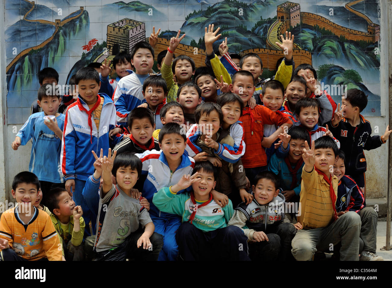 Chinese primary school students pose in front of a painting of Great ...
