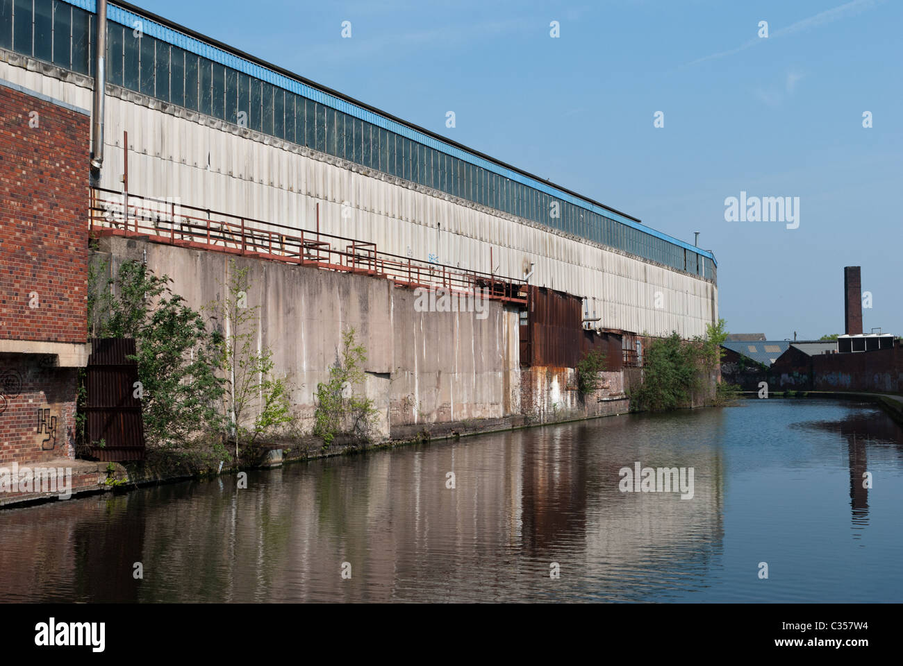 Factory waterway hi-res stock photography and images - Alamy