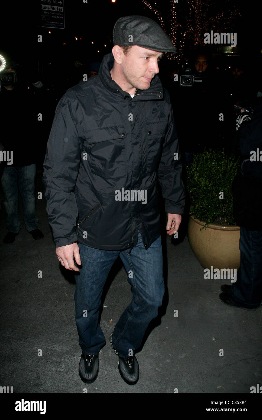 Guy Ritchie arriving at the Manhattan Kabbalah Centre New York City ...