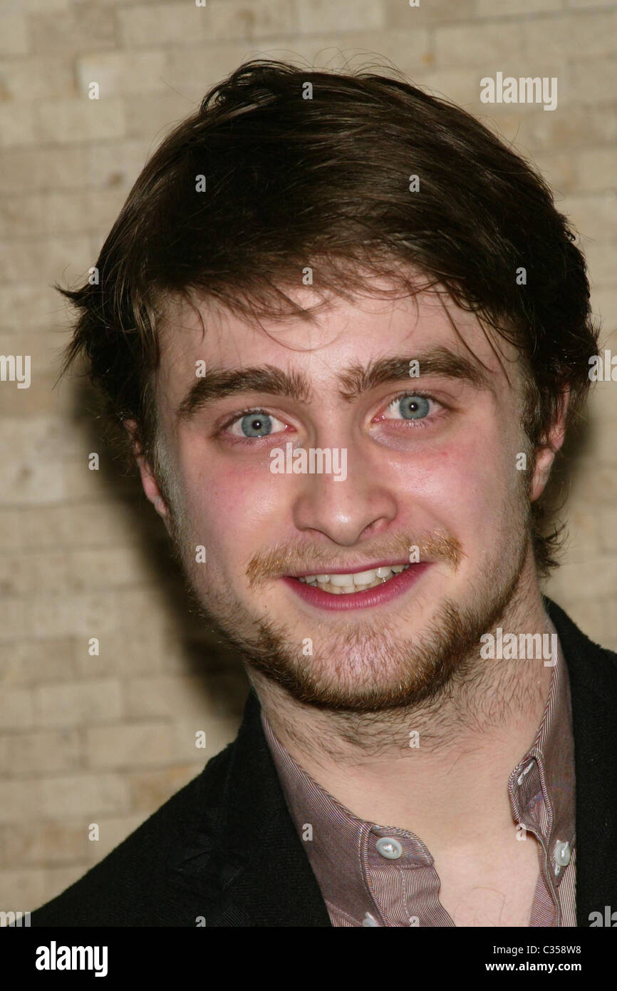 Daniel Radcliffe receives a portrait on Tony's di Napoli Wall of Fame ...