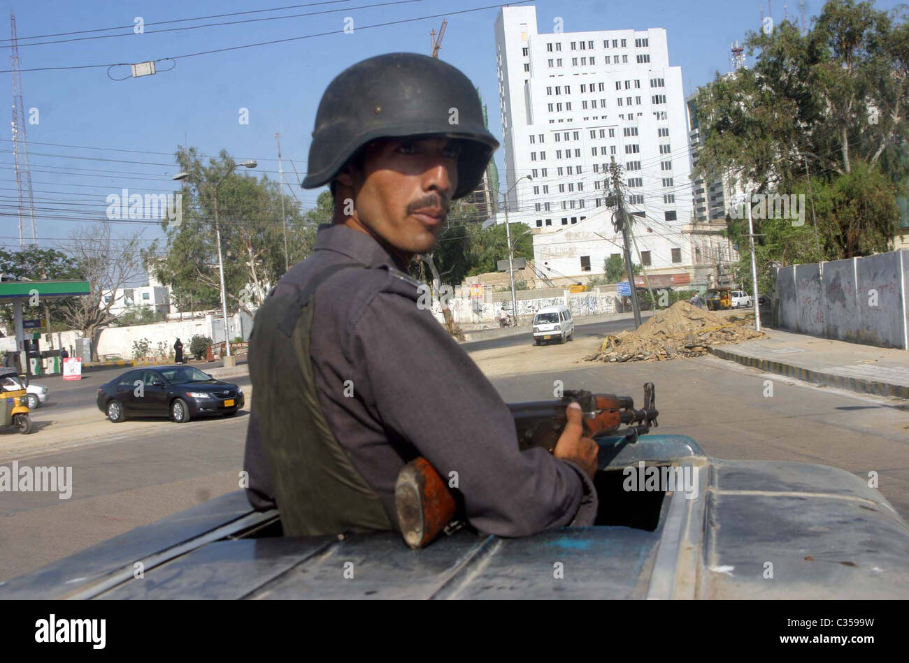 Police mobile pakistan hi-res stock photography and images - Alamy