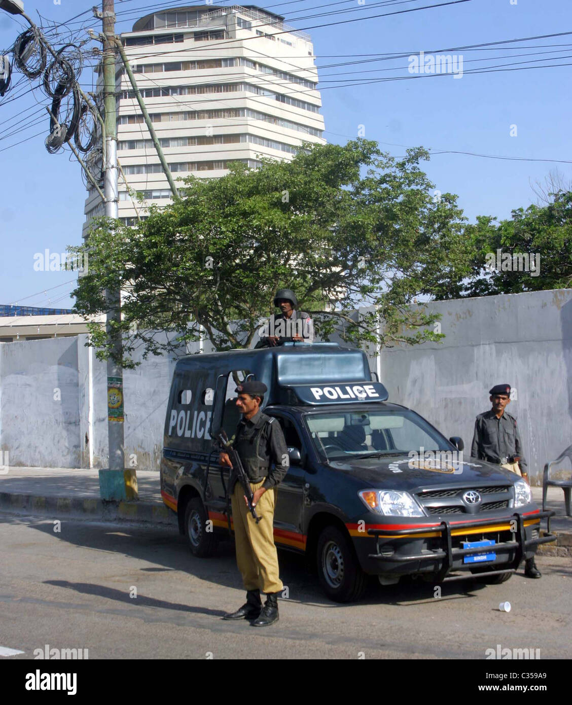 Security guard stand hi-res stock photography and images - Alamy