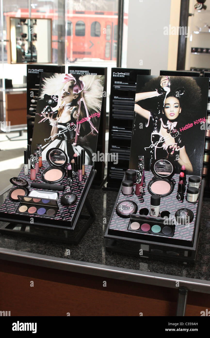 Atmosphere Ongina, winner of the MAC Viva Glam challenge on RuPaul's ...