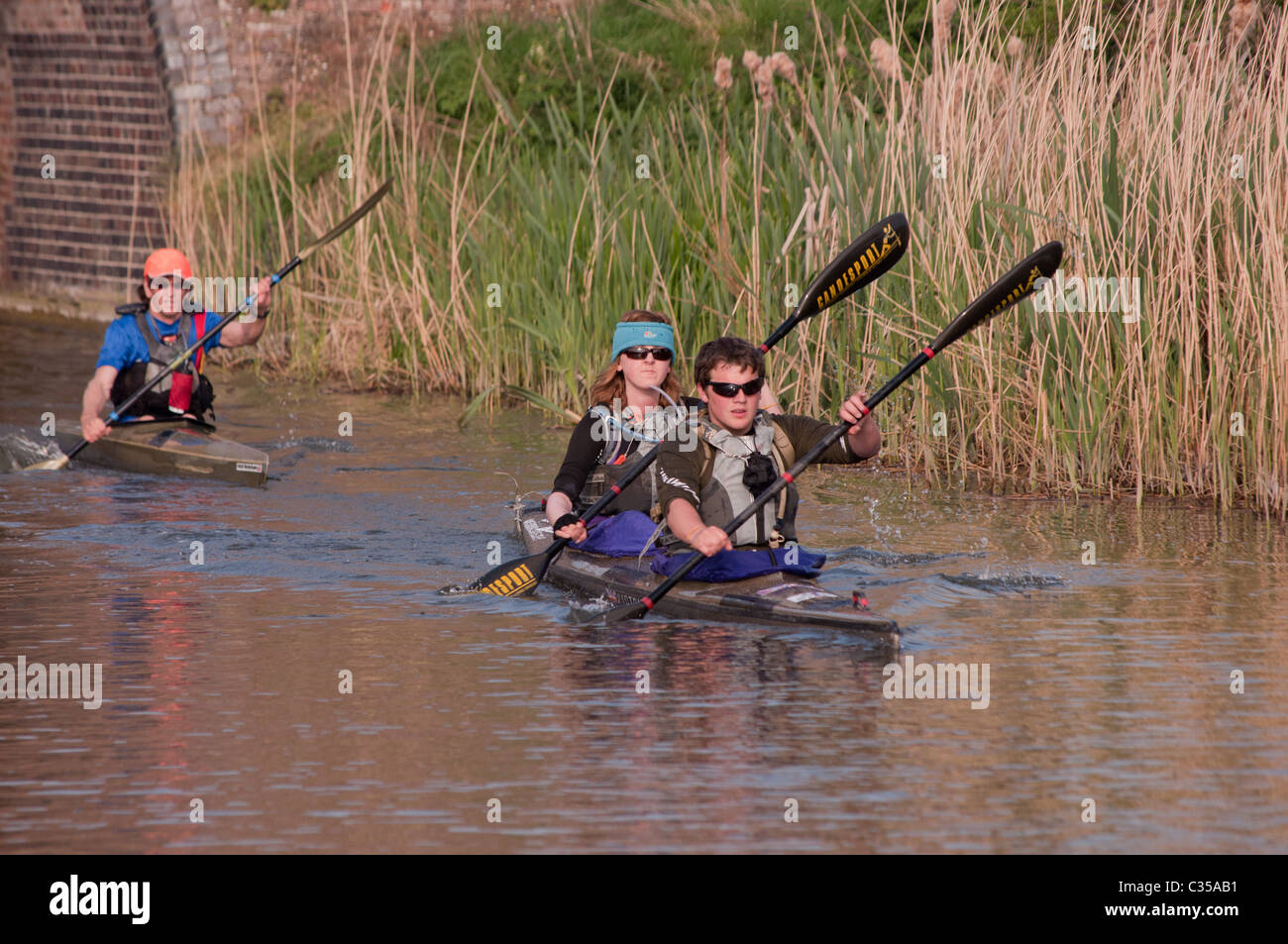 Competitors of the Devizes to Westminster canoe race Stock Photo - Alamy
