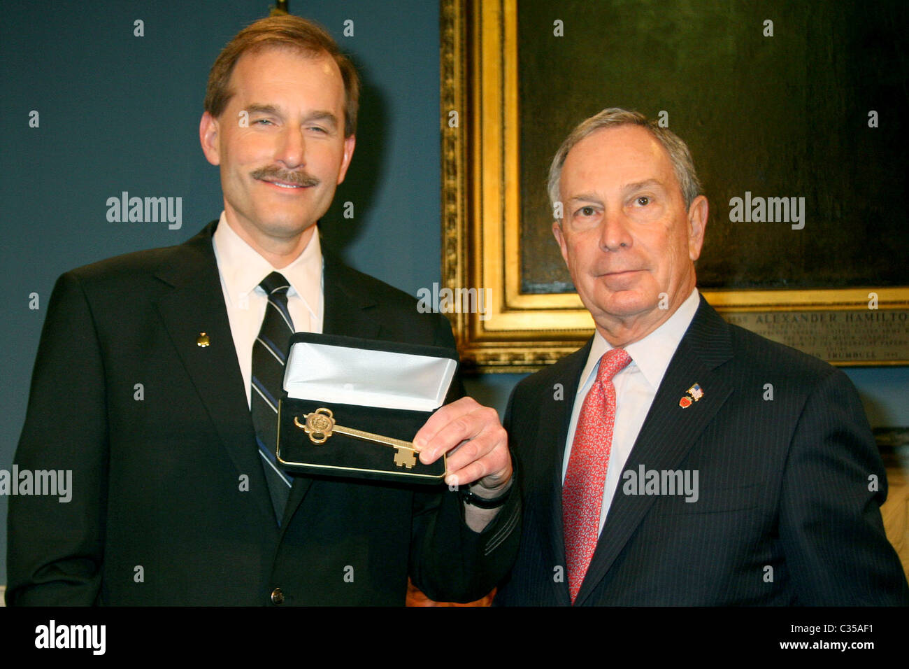 First Officer Jeffery Skiles and Mayor Michael Bloomberg Pilot Chesley ...