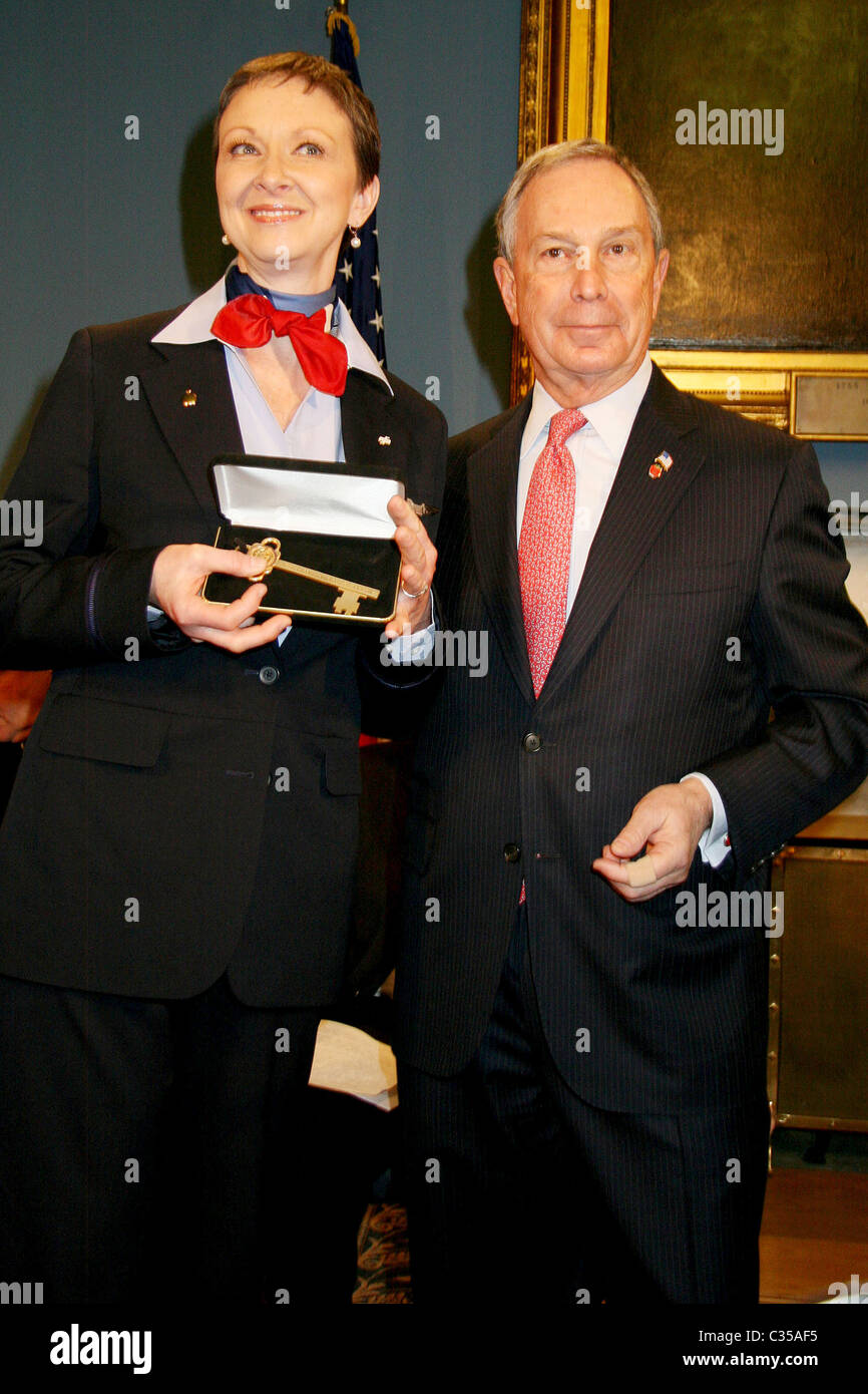 Flight Attendant Donna Dent and Mayor Michael Bloomberg Pilot Chesley B ...