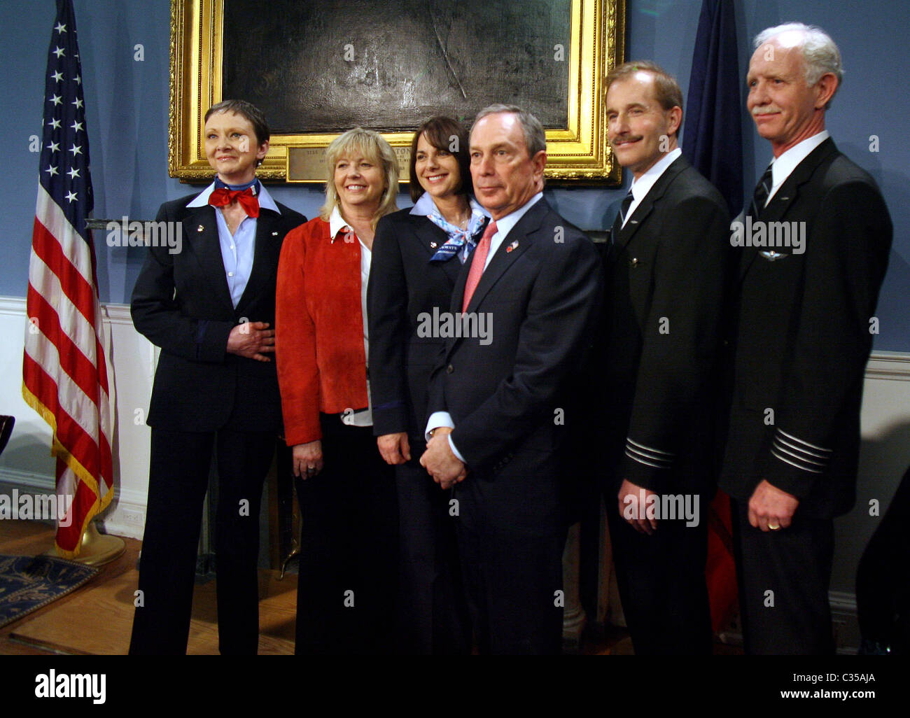 Sully sullenberger pilot hi-res stock photography and images - Alamy