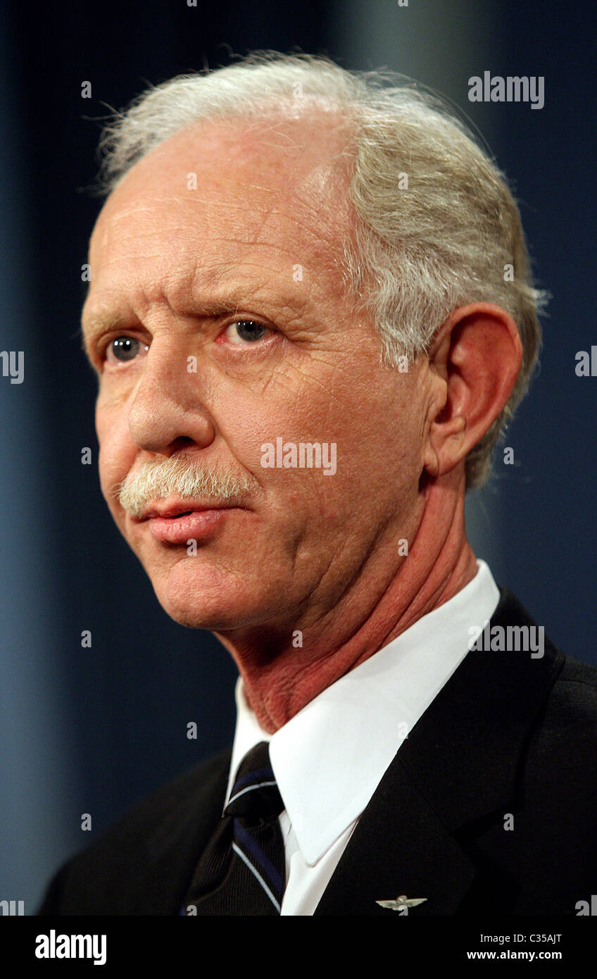 Pilot Chesley B. 'Sully" Sullenberger and his crew receive keys to the ...