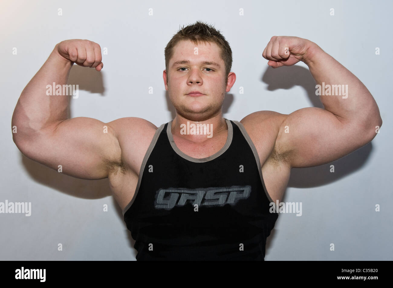 Male bodybuilders posing hi-res stock photography and images - Alamy