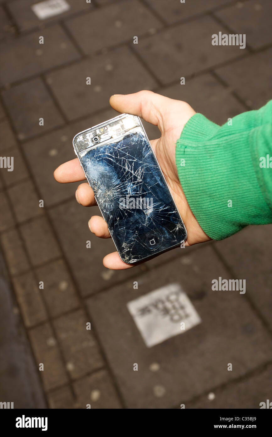 Smashed iphone screen hi-res stock photography and images - Alamy