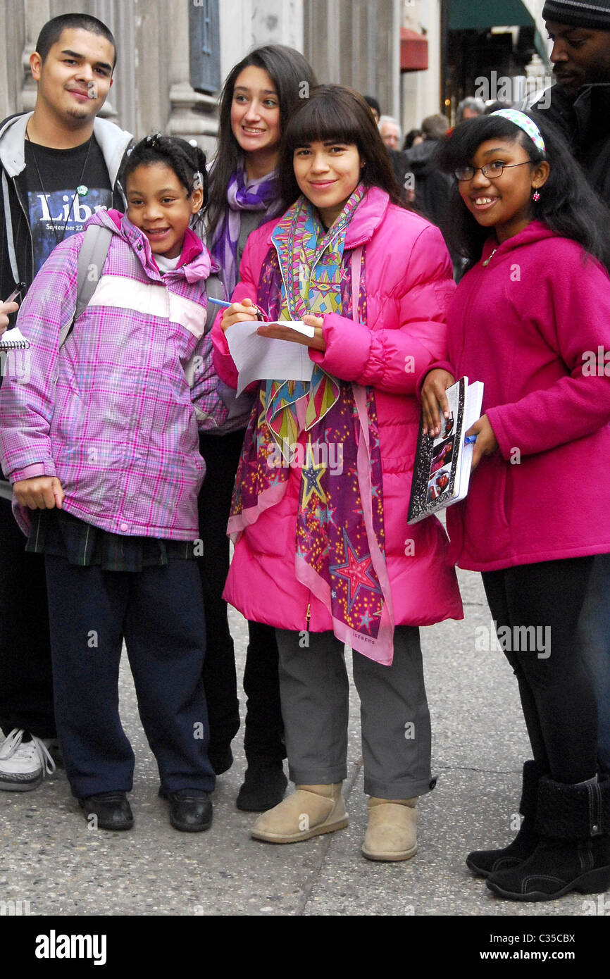 America ferrera signing autographs fans hi-res stock photography and ...
