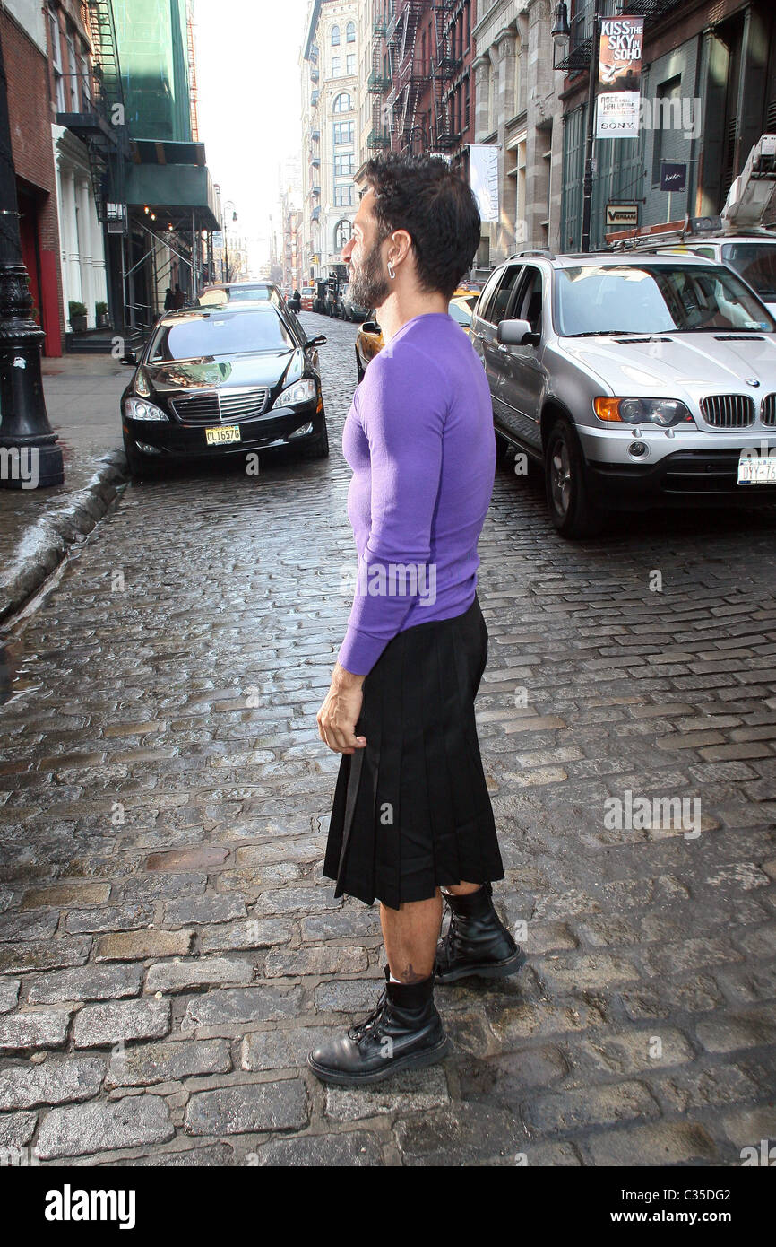 Marc Jacobs poses for photographers outside his hotel in Soho New York ...