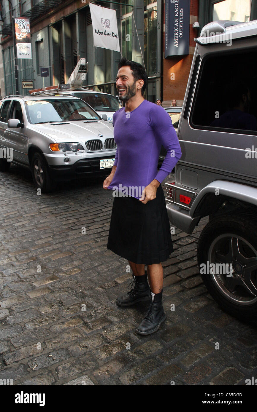 Marc Jacobs poses for photographers outside his hotel in Soho New York ...