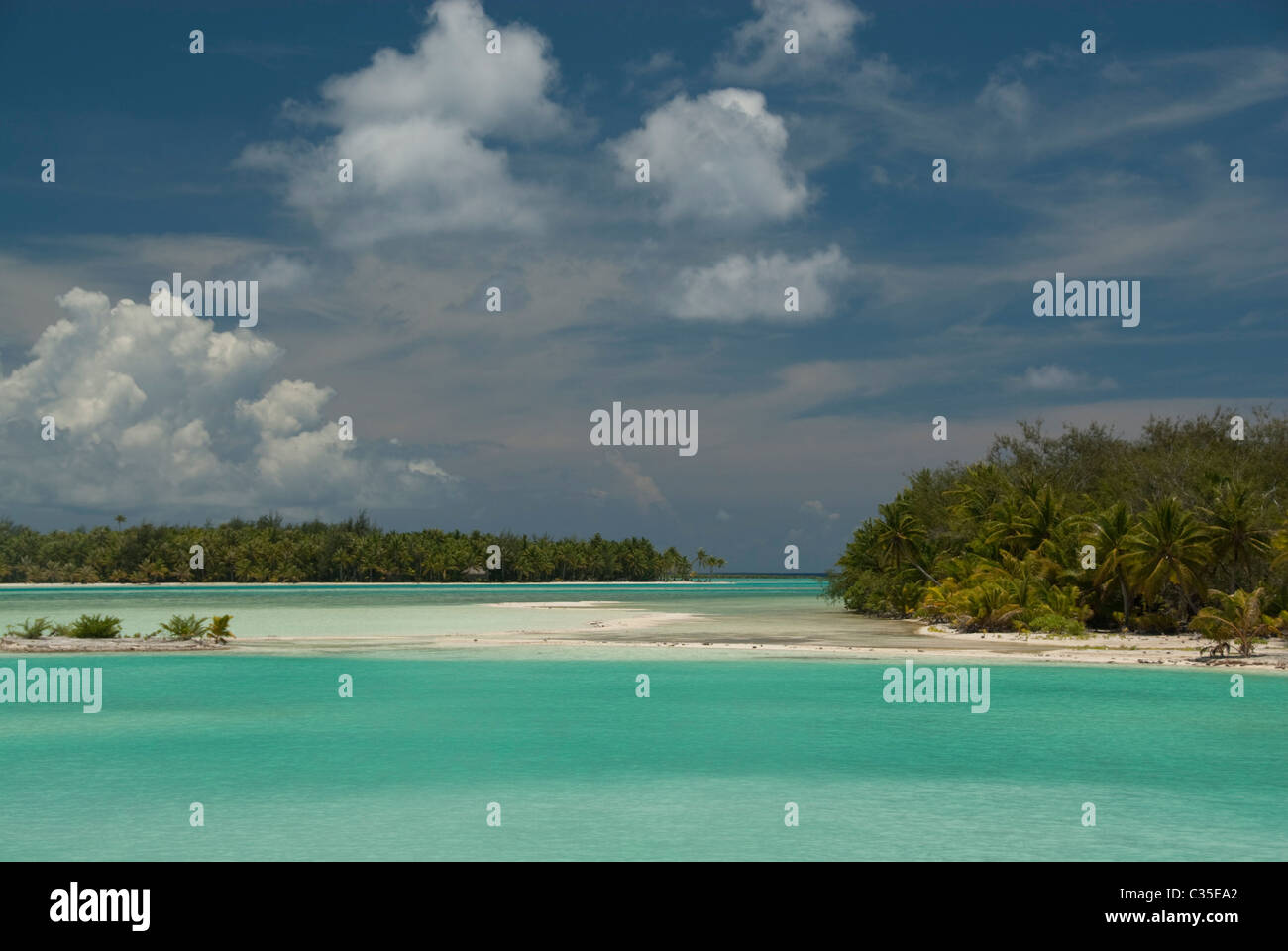 Volcanic atoll hi-res stock photography and images - Alamy