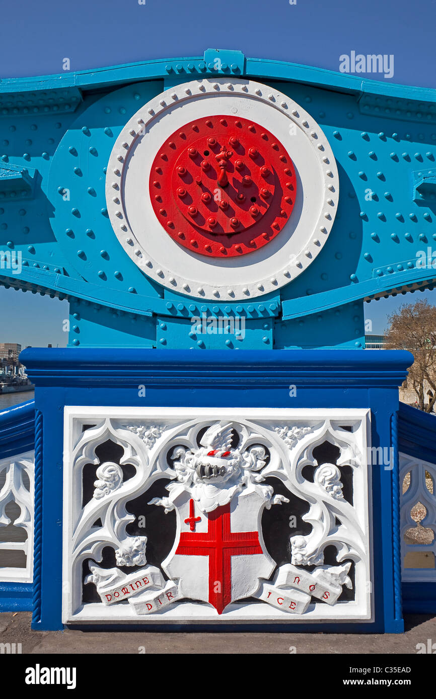 Repainting tower bridge hi-res stock photography and images - Alamy