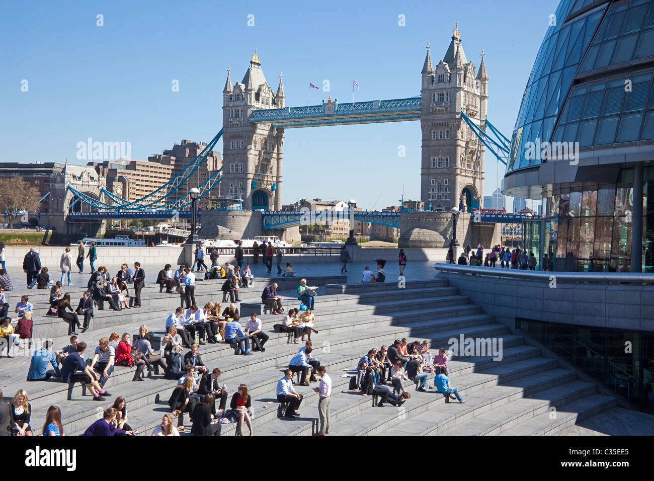 Lunch time crowds hi-res stock photography and images - Alamy