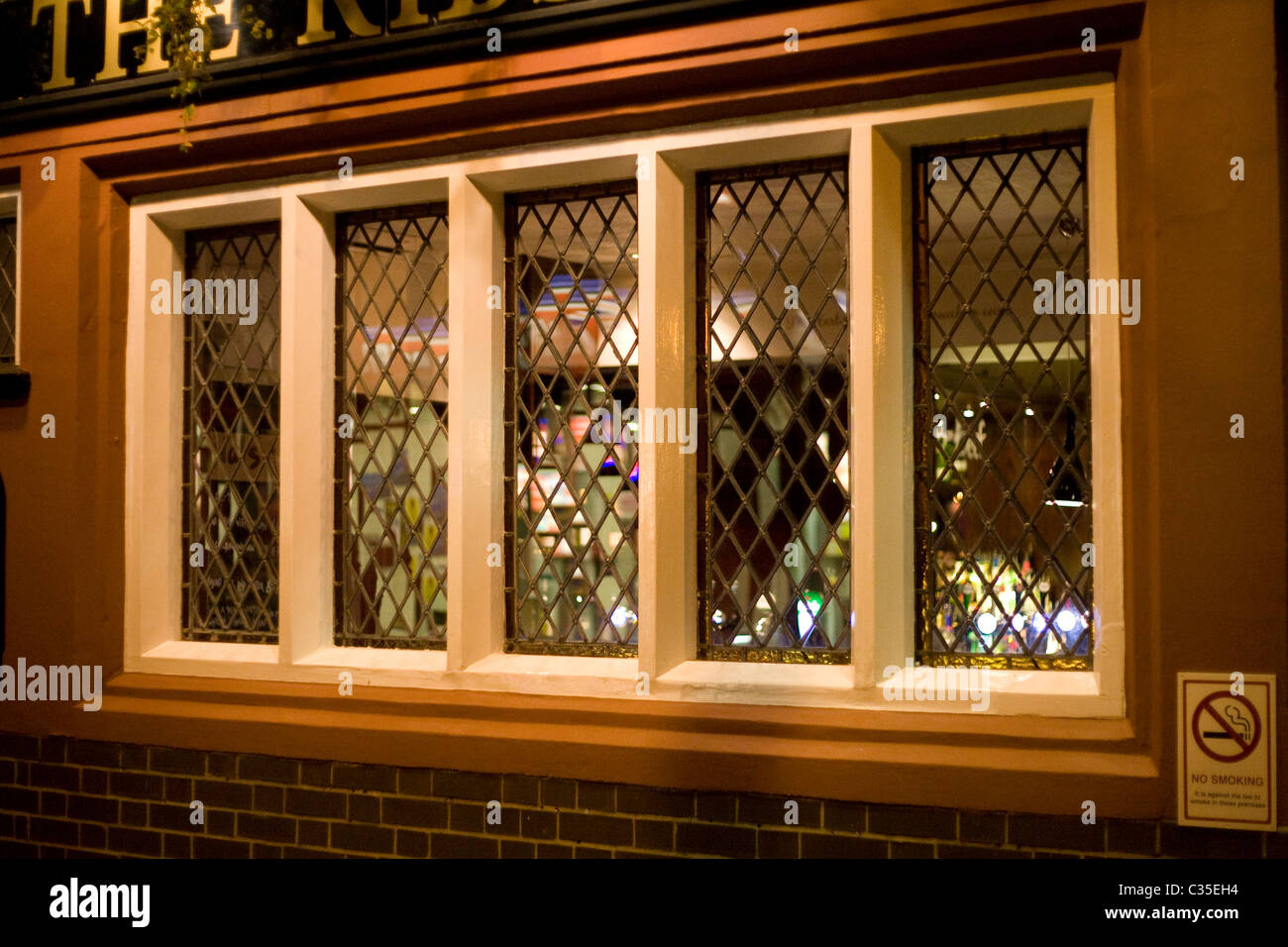 Pub glass window hi-res stock photography and images - Alamy