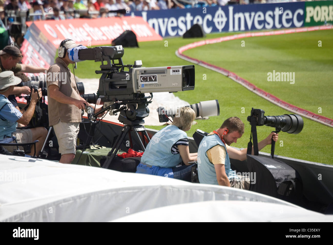 Tv cameras match hi-res stock photography and images - Alamy