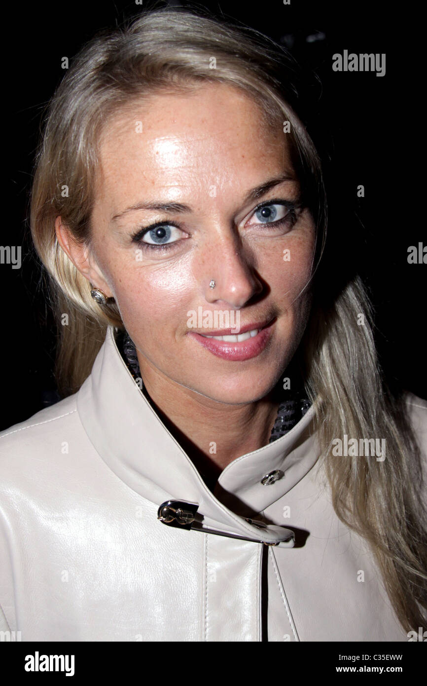 Elise Overland Paper Magazine & Sony Style Store Celebrates 'Sony Vaio ...