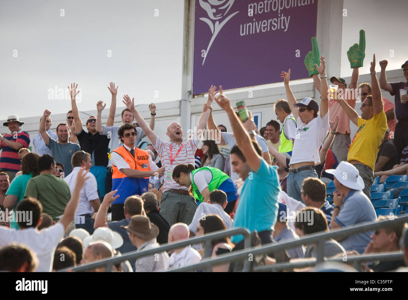 Cricket crowd hi-res stock photography and images - Alamy